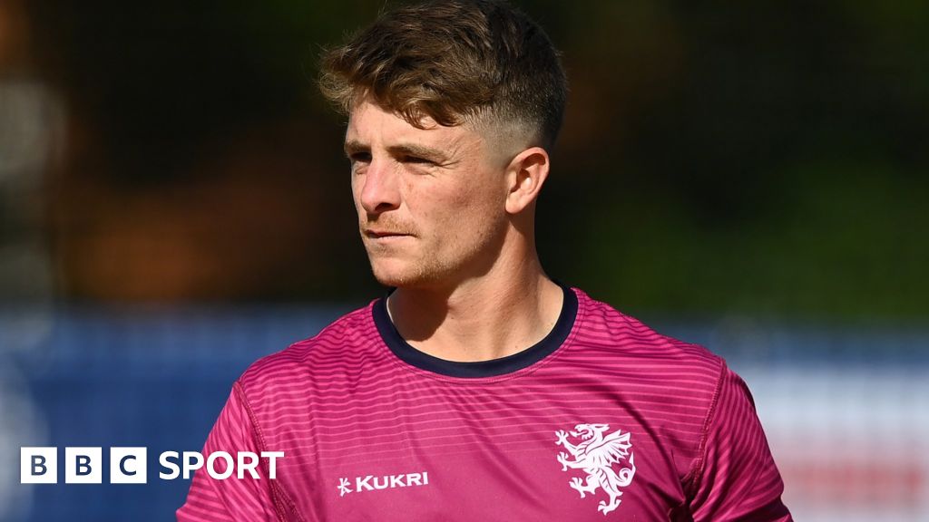 Tom Abell: Somerset captain signs new contract through to 2024 - BBC Sport