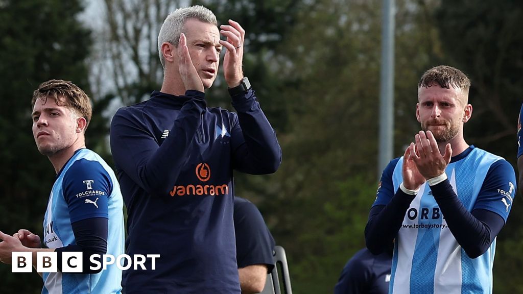 Aaron Downes: Torquay United boss proud of 10-man side despite 1-0 ...