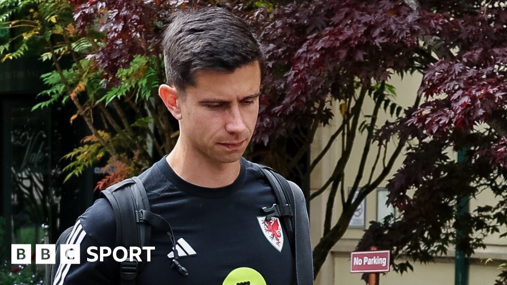 Eric Ramsay: Manchester United assistant coach leaves Wales role - BBC ...