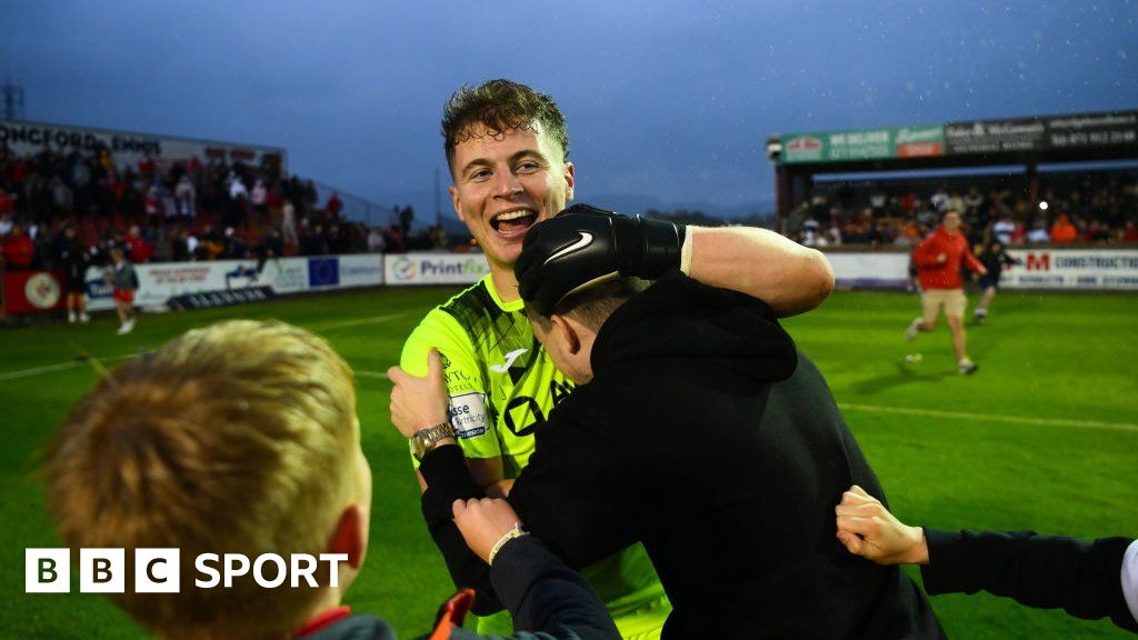 Edward McGinty: Oxford United sign goalkeeper from Sligo Rovers - BBC Sport