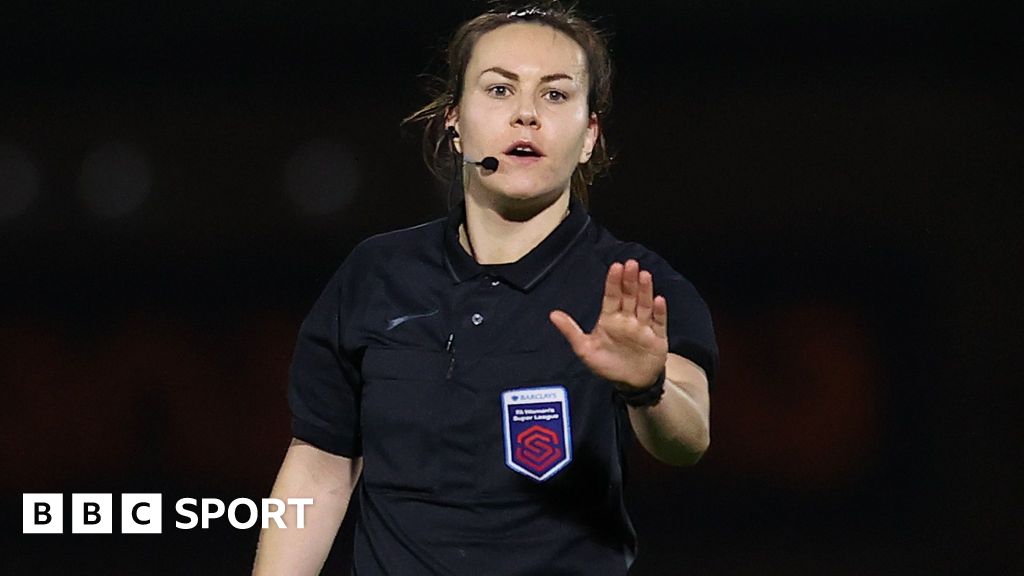Referee Emily Heaslip wears microphone in Chelsea v Reading Women's ...