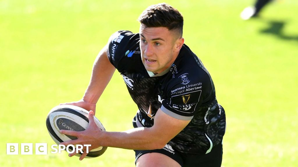 Matthew Aubrey: Ospreys scrum-half signs new deal - BBC Sport