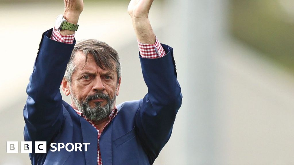 Phil Brown: Barrow end talks with manager over new contract - BBC Sport