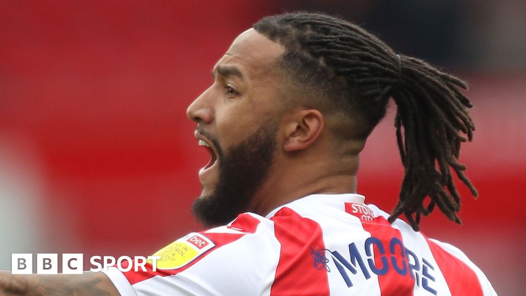 Liam Moore: Northampton Town sign former Leicester City and Reading ...