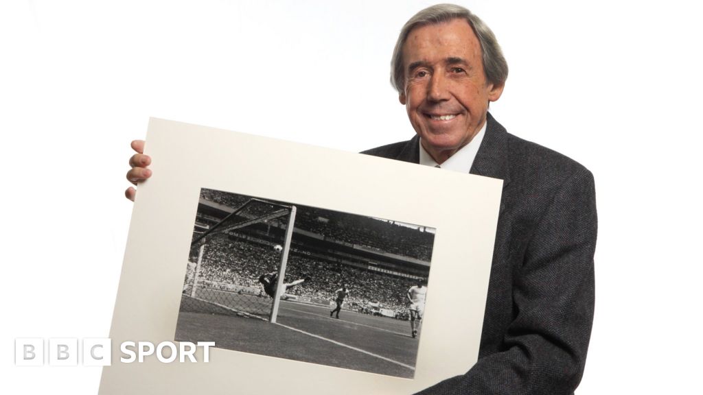 Gordon Banks: World Cup winner who produced wonder save from Pele - BBC ...