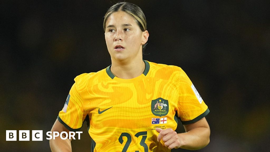 Kyra Cooney-Cross: Arsenal sign Australia midfielder - BBC Sport