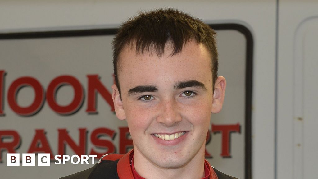 Aaron Clifford suffers serious head injury in Snetterton crash - BBC Sport