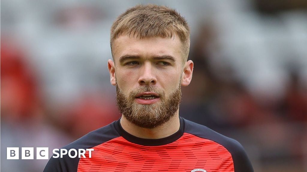 Aaron Drinan: Leyton Orient striker signs new deal until 2024 - BBC Sport