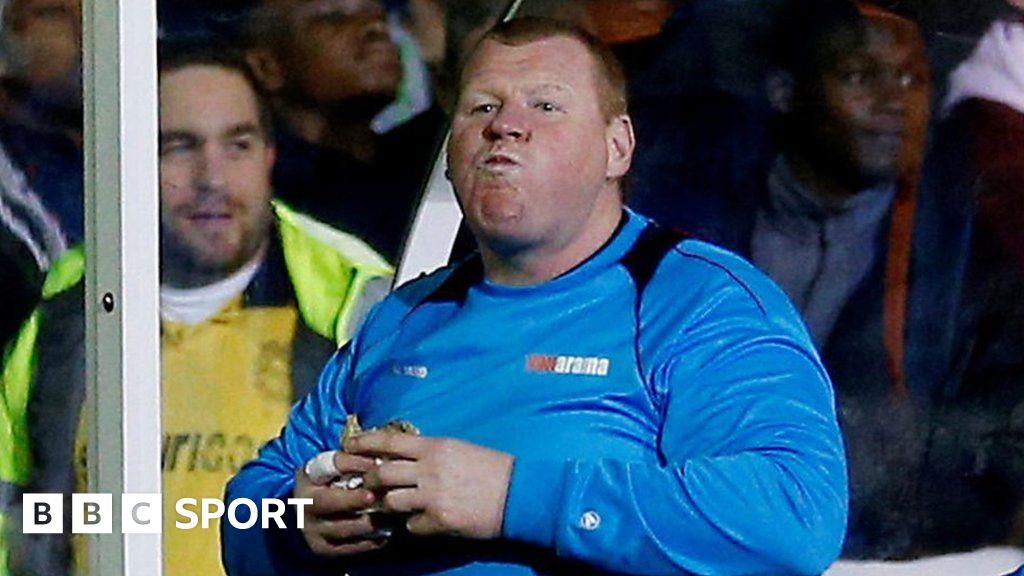 Pie-eating ex-Sutton United goalkeeper Wayne Shaw fined by FA - BBC Sport