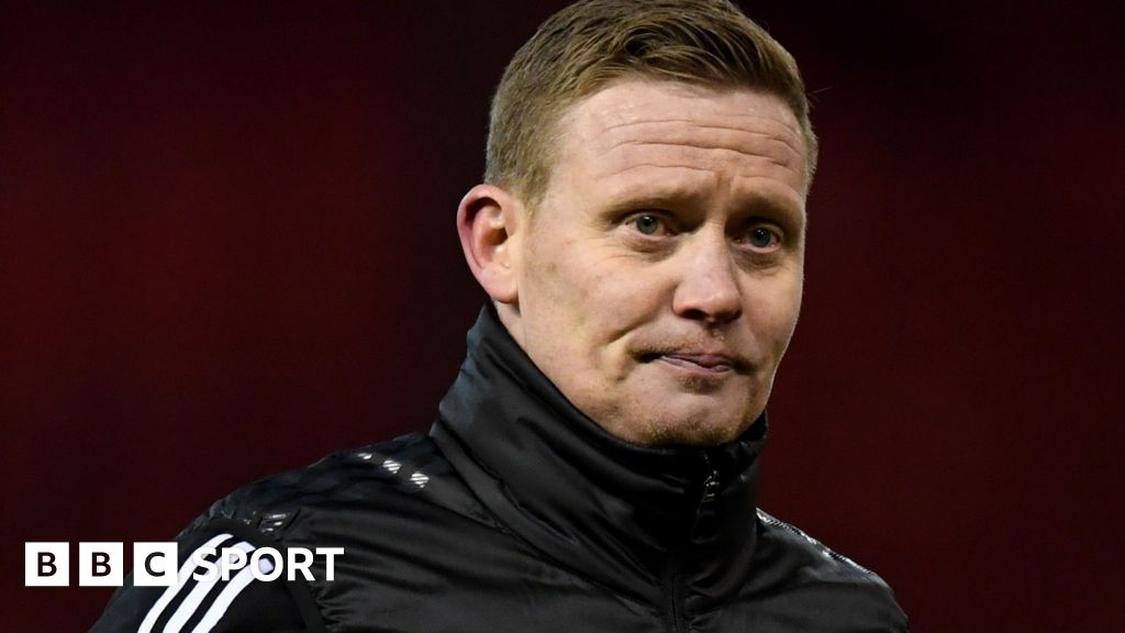 Aberdeen: Barry Robson on lifting squad after Jim Goodwin sacking - BBC Sport