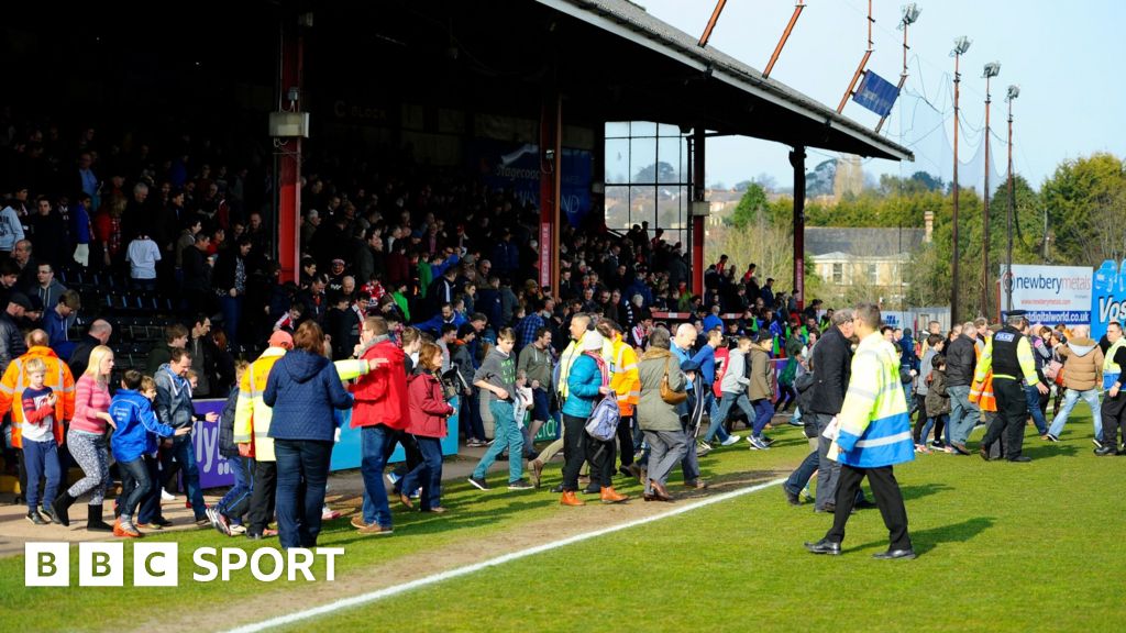 Exeter City 2-2 Carlisle United: Game completed after 70-minute delay ...