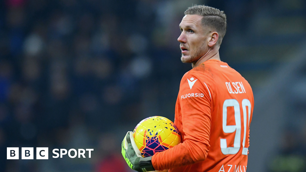 Everton transfer news: Robin Olsen signs on loan from Roma - BBC Sport