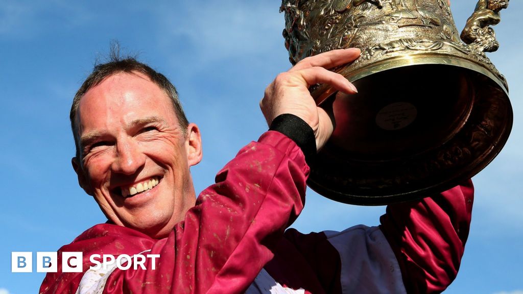 Paul Carberry: Leading Irish jockey announces retirement - BBC Sport