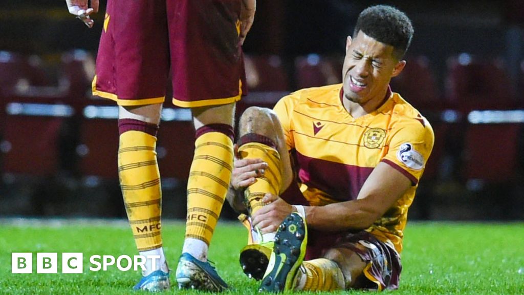 Jake Carroll: Motherwell left-back out until next season - BBC Sport