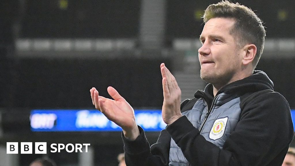 Lee Bell: Crewe Alexandra boss urges players to 'relax' during League ...