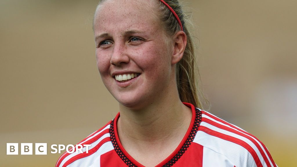 Beth Mead: Sunderland striker signs four-year contract - BBC Sport