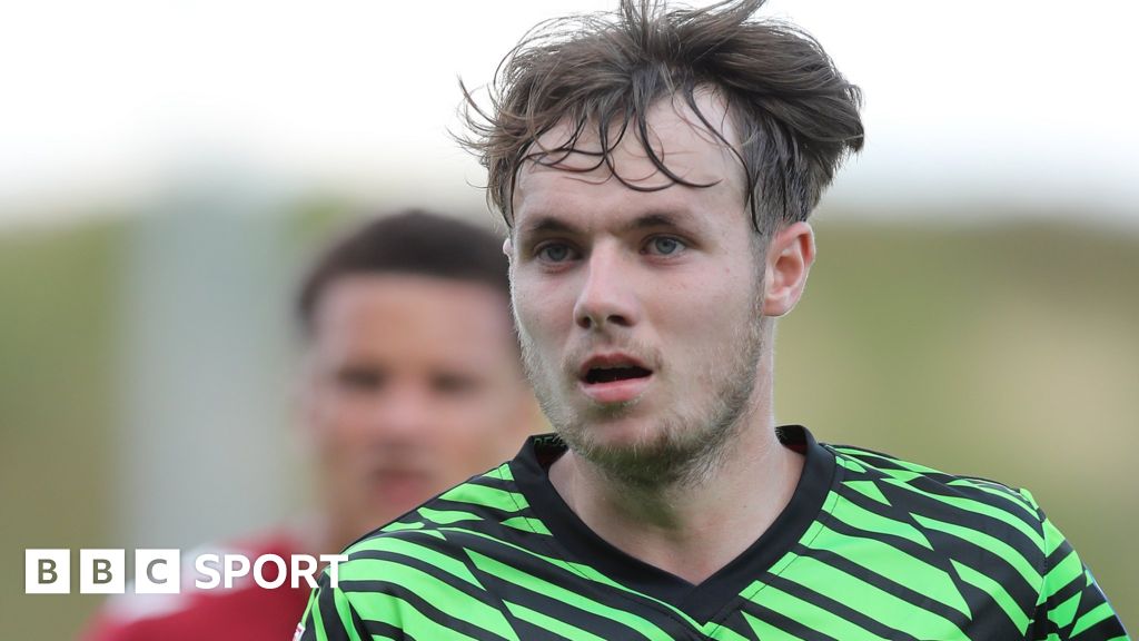 Kyle Hurst: Doncaster winger signs new two-and-a-half-year deal - BBC Sport