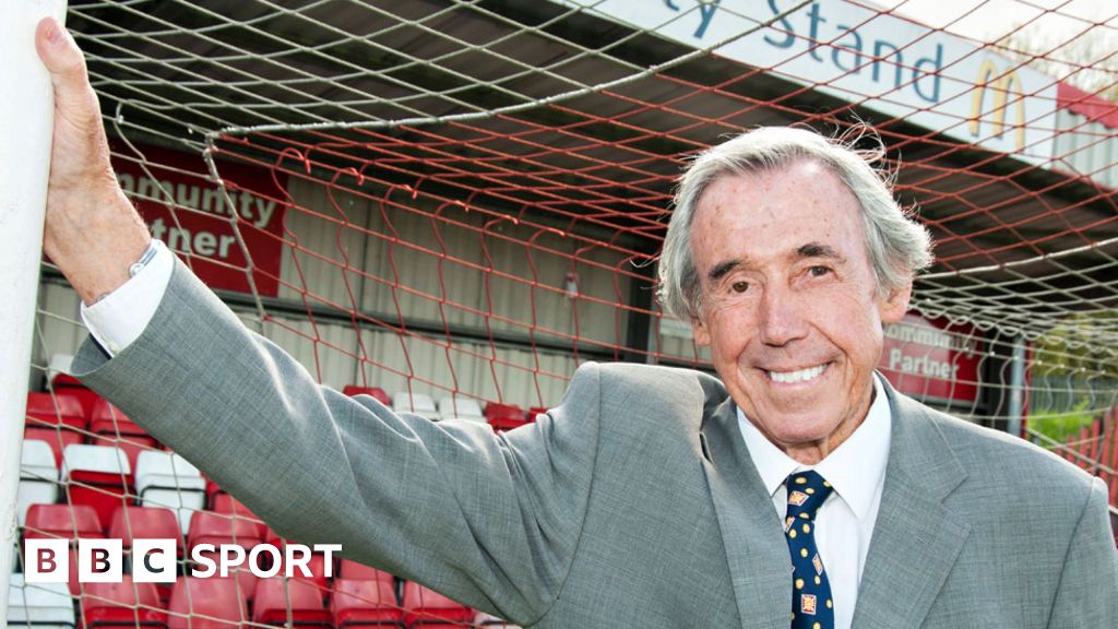 Gordon Banks: World Cup-winning goalkeeper dies aged 81 - BBC Sport