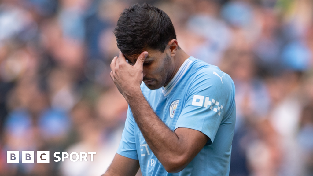 Pep Guardiola: Man City boss unhappy with Rodri for dismissal - BBC Sport