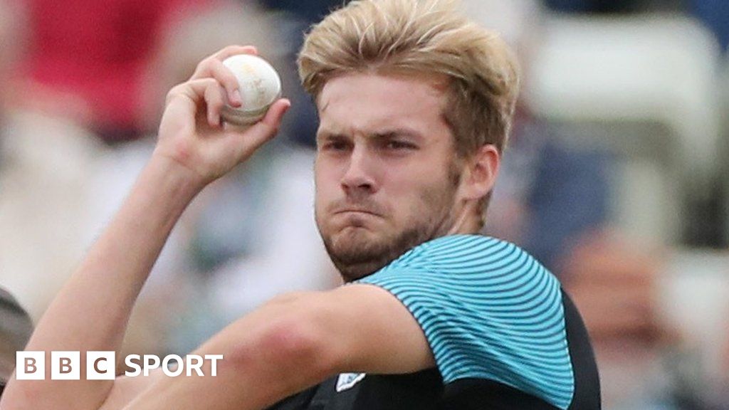 Worcestershire: Adam Finch signs new Pears deal until 2024 - BBC Sport