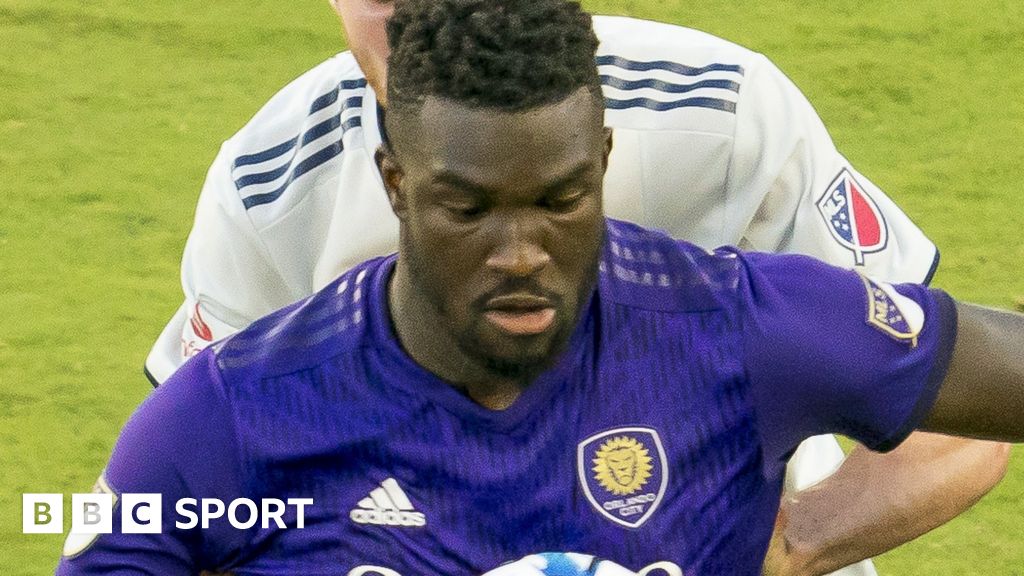 Daryl Dike: Barnsley sign USA striker on loan from Orlando City - BBC Sport