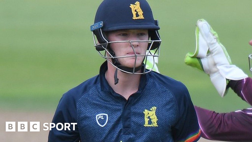 Dan Mousley: Warwickshire batter extends deal until 2025 - BBC Sport