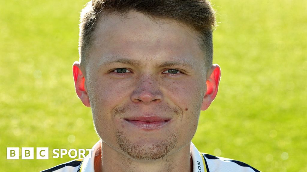 Ethan Brookes: Warwickshire all-rounder joins Pears on two-year ...