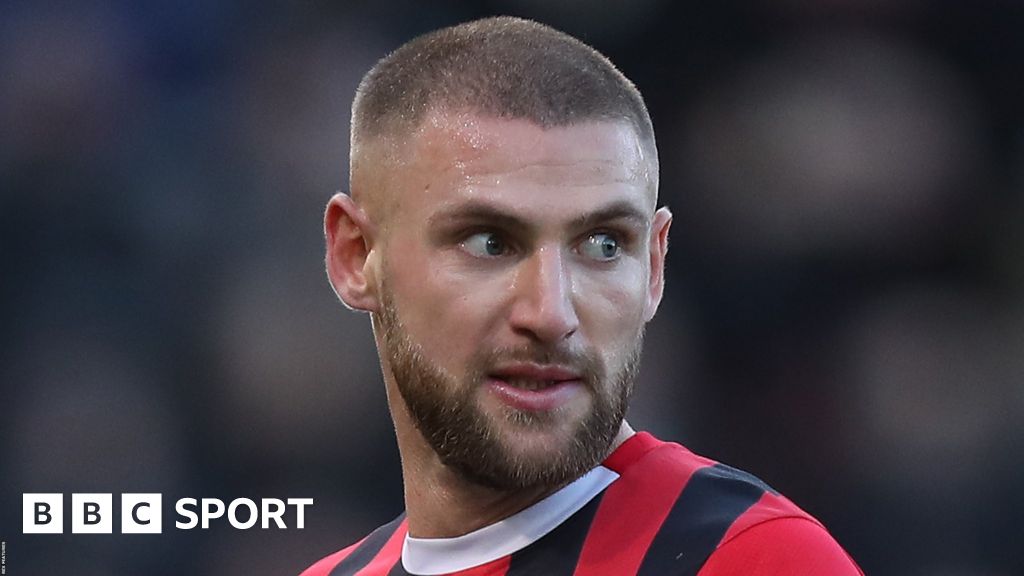 Brandon Cooper: Leyton Orient sign Swansea defender - BBC Sport