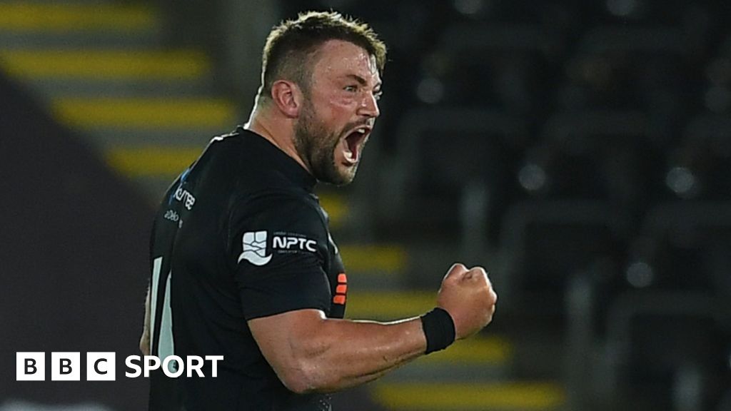 Sam Parry: Wales hooker signs new deal to stay at Osprey - BBC Sport