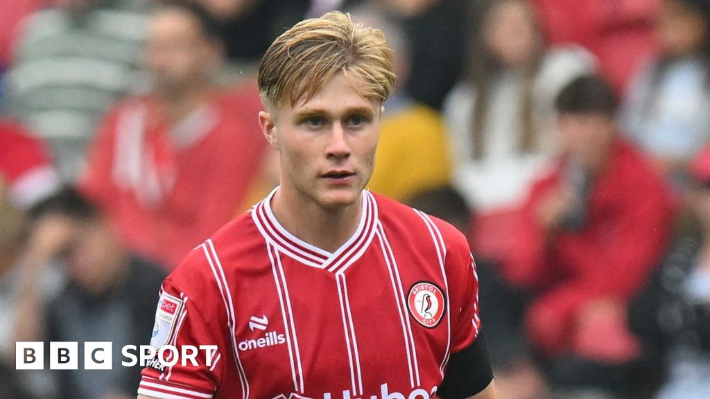 Sam Bell: Bristol City forward signs new three-year deal - BBC Sport