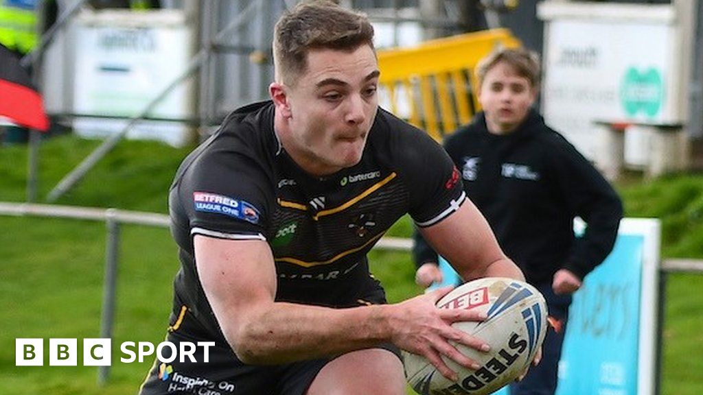 Harry Aaronson: Cornwall winger signs new two-year deal - BBC Sport