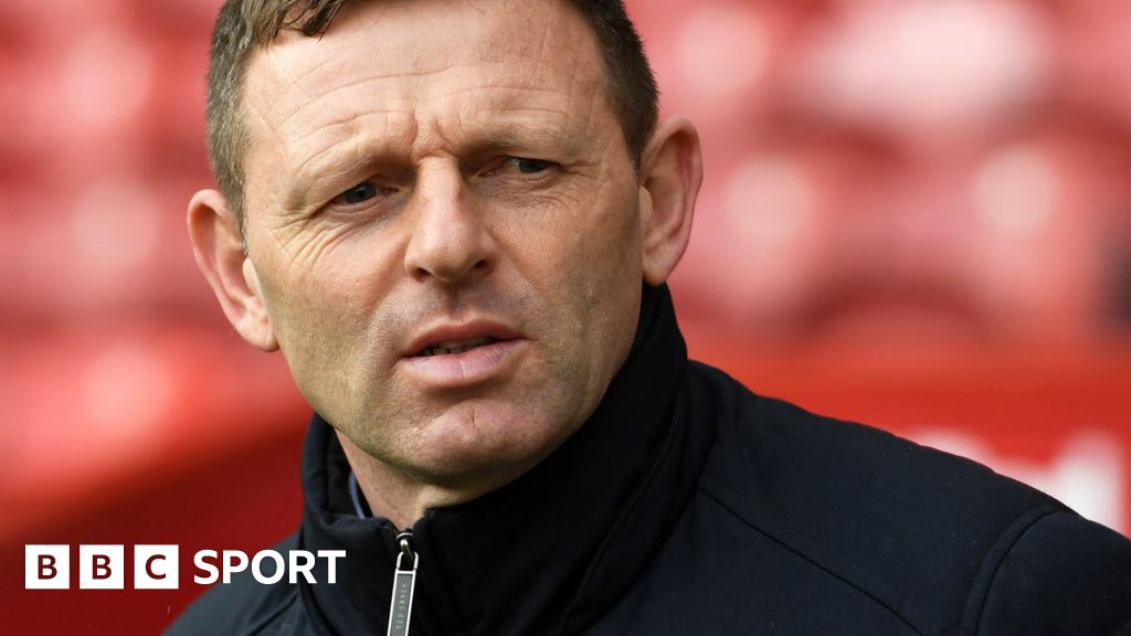 Graeme Jones: Luton Town part company with manager - BBC Sport