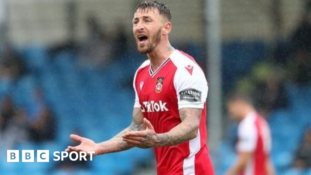 Eastleigh 0-2 Wrexham: Jake Hyde brace earns Wrexham win - BBC Sport