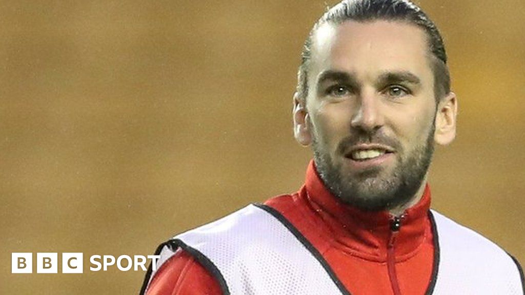 Oxford United: Ricky Holmes, Tsun Dai & Jamie Hanson join club - BBC Sport