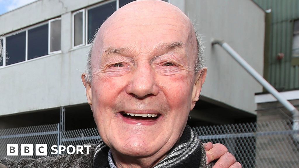 Dave Smith: Former Mansfield, Southend & Plymouth boss dies, aged 88 ...