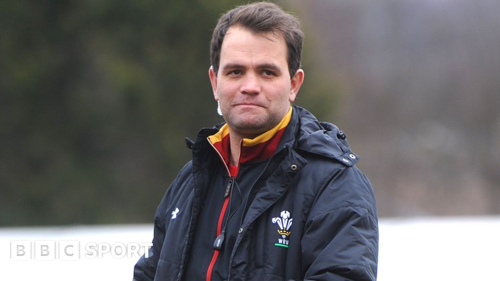 Wales women's head coach Rhys Edwards steps down from role - BBC Sport