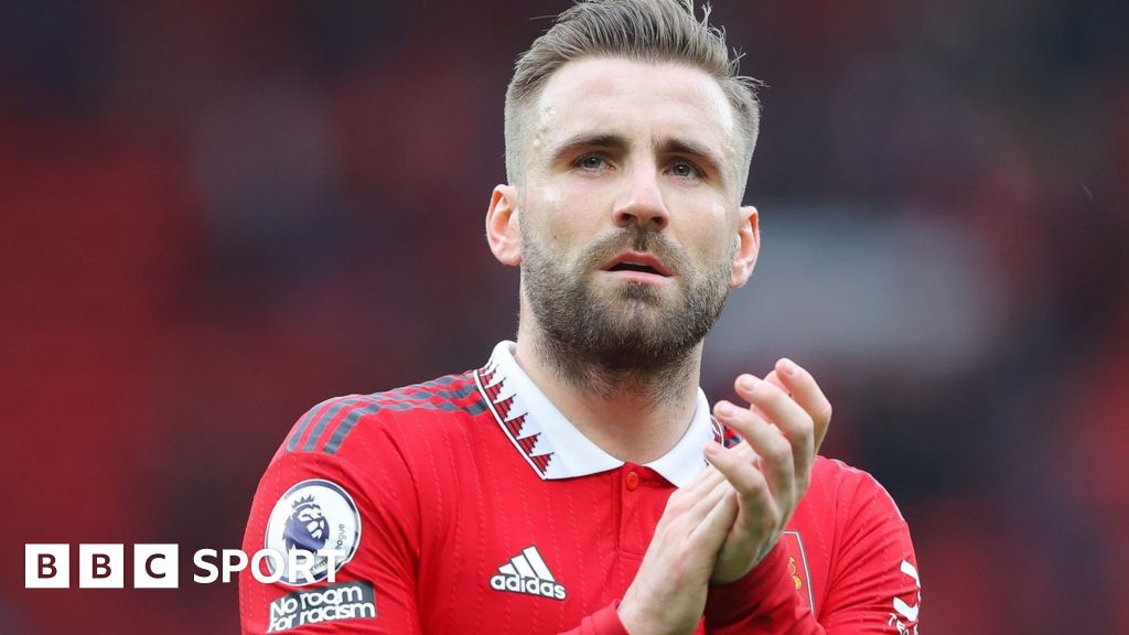 Luke Shaw: Manchester United defender signs new four-year deal - BBC Sport
