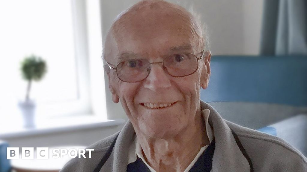 Obituary: Former Wolverhampton Wanderers title winner dies - BBC Sport