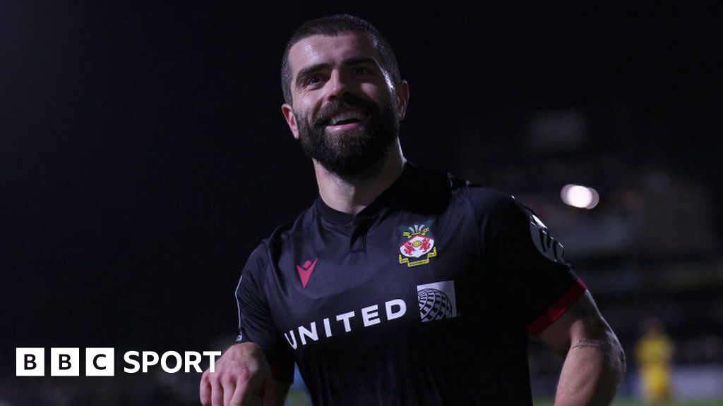Sutton United 1-2 Wrexham: Elliot Lee scores late to give Wrexham win ...
