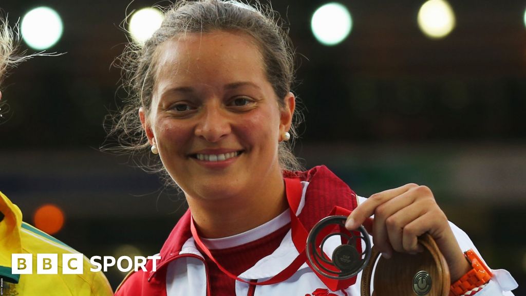 Jade Lally breaks English discus record twice in three days - BBC Sport