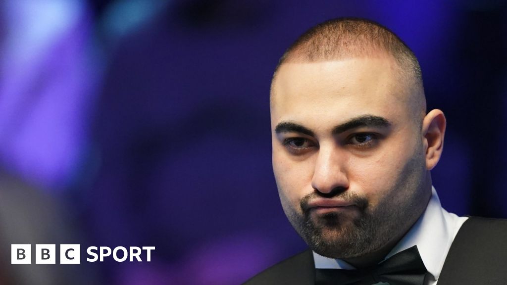 UK Championship 2023: Hossein Vafaei beats Shaun Murphy after fire delays play at York Barbican ...