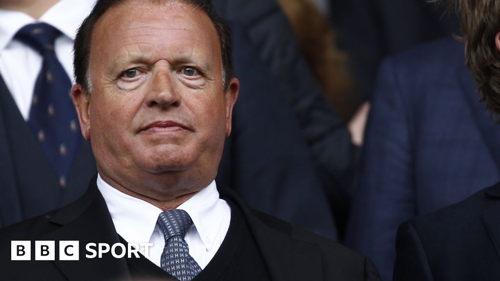 Bolton Wanderers owner agrees deal to sell club - BBC Sport