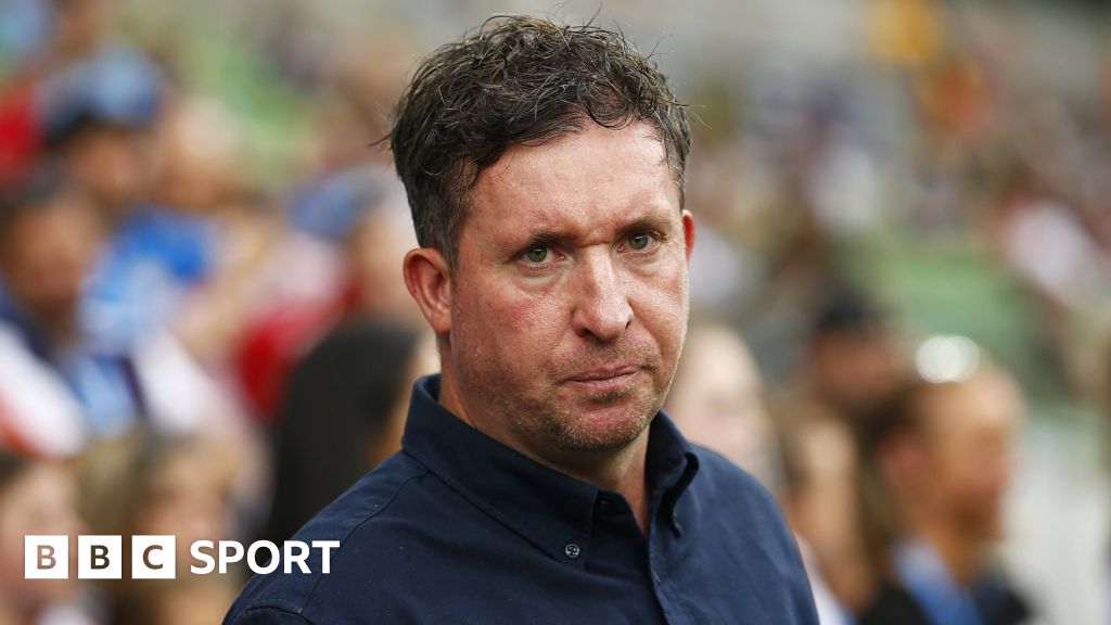 Robbie Fowler: Ex-Liverpool striker leaves Brisbane Roar - BBC Sport