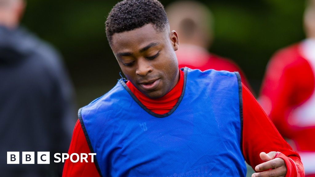 Hamilton Academical sign Tunde Owolabi from FC United of Manchester ...