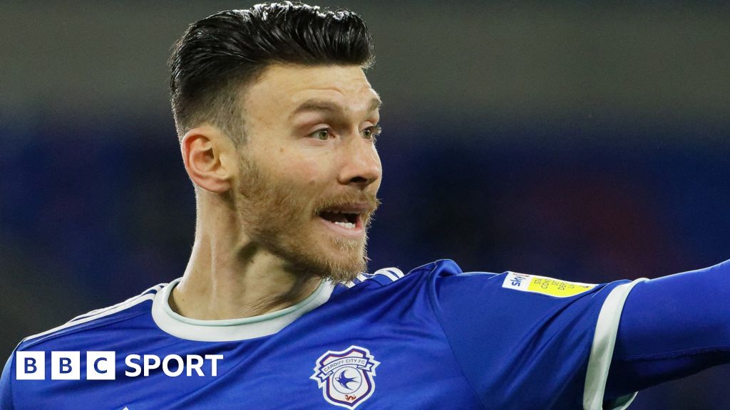 Kieffer Moore: Cardiff City and Wales striker out with torn hamstring ...