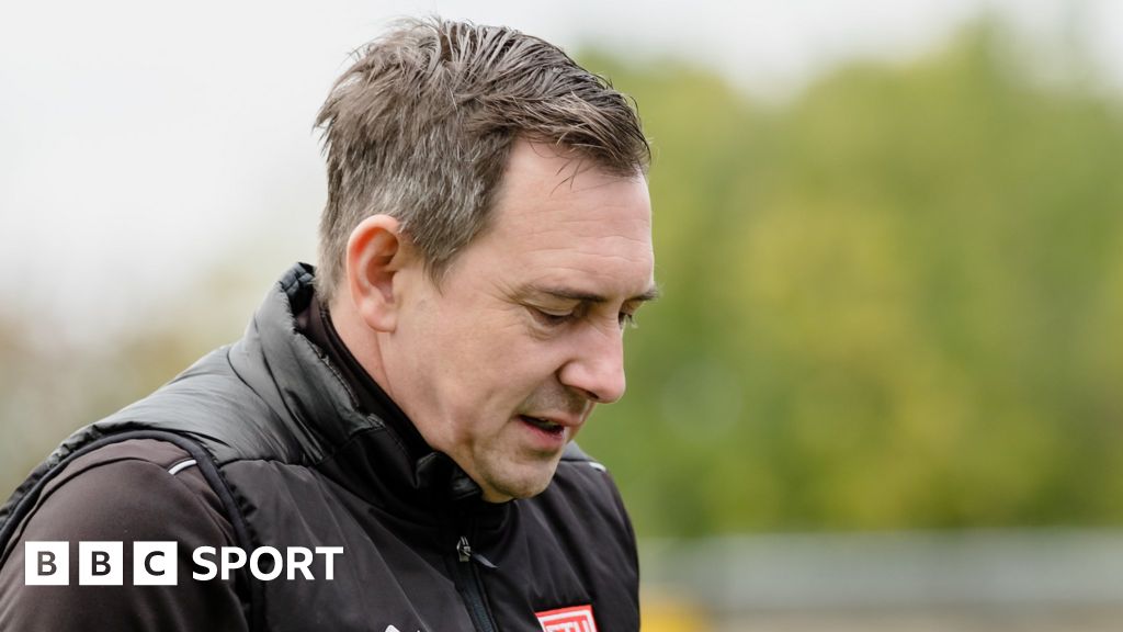 Cymru Premier: Neil Gibson leaves Flint Town manager role - BBC Sport
