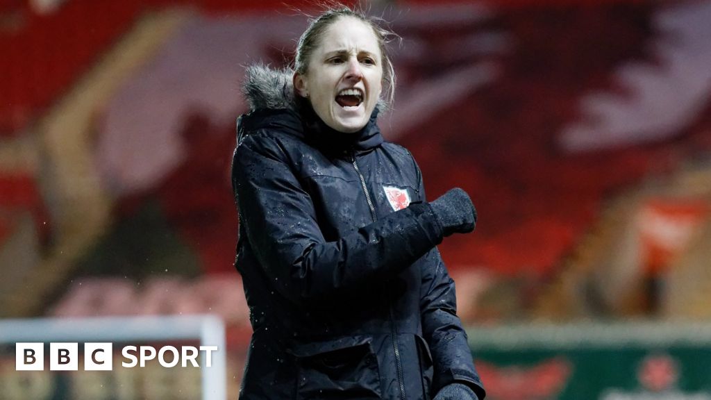 Gemma Grainger: Wales boss signs new deal until 2027 - BBC Sport