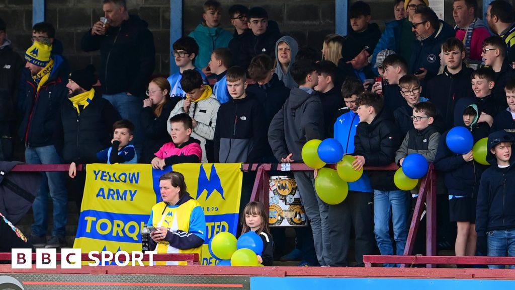 Aaron Downes 'humbled' by Torquay United support in Weymouth draw - BBC ...