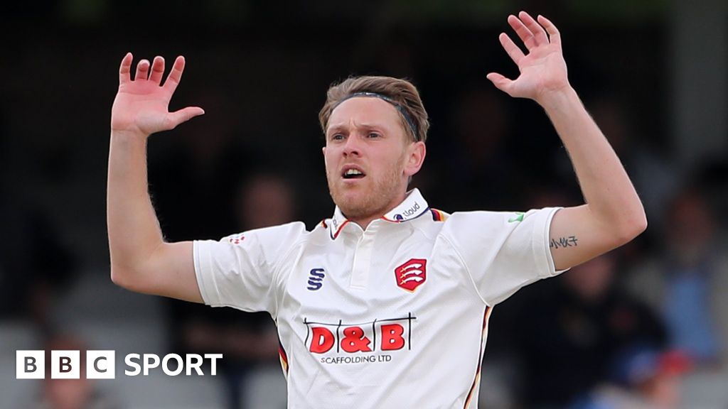 County Championship: Jamie Porter helps Essex gain upper hand against ...