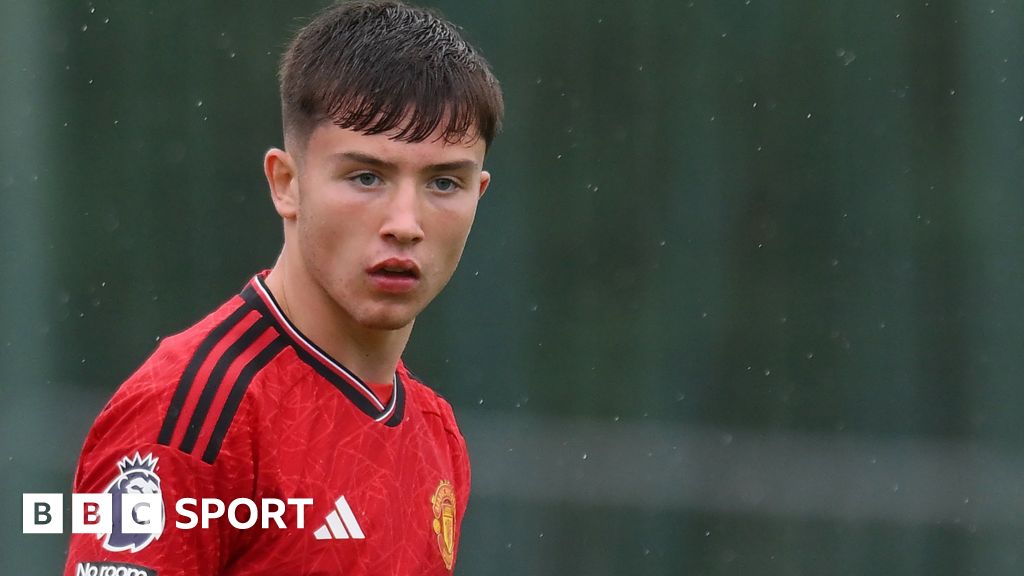 Dan Gore: Manchester United midfielder joins Port Vale on loan - BBC Sport